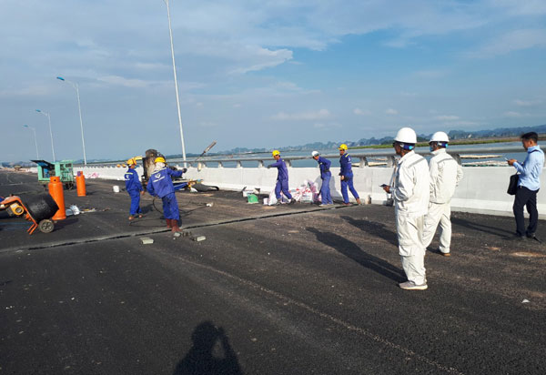 Khe co giãn FEBA trên cao tốc Hạ Long-Hải Phòng có gì đ - VĨNH HƯNG JSC